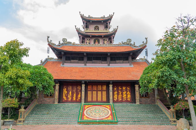 Tieudao Pagoda - Capturing the Essence of Bat Trang Pottery Village ...