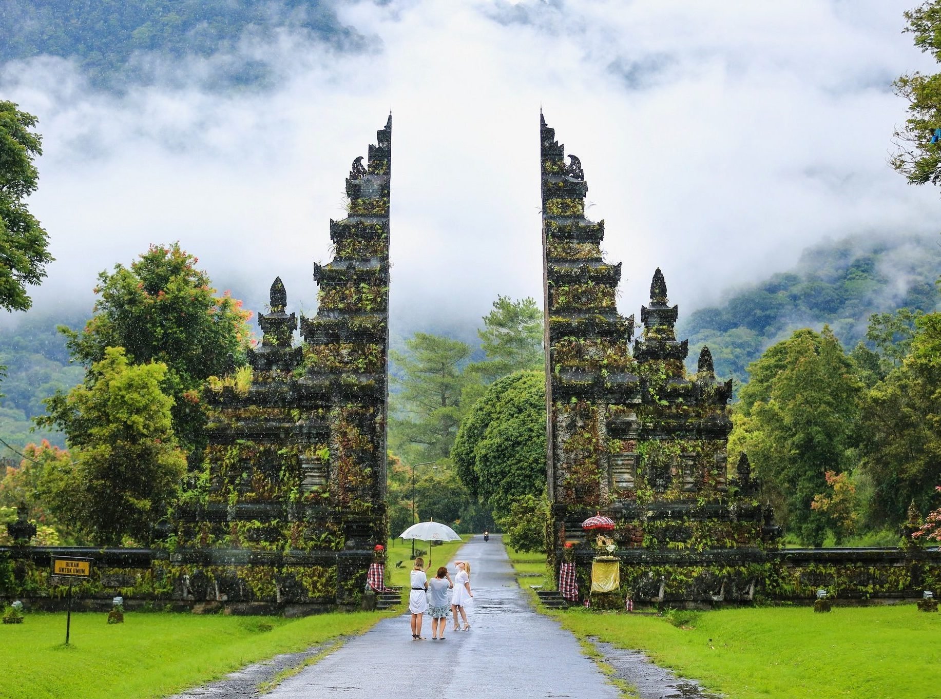 Bali 4D3N Tour: A Magical Journey through Handara Gate - Bali Swing ...