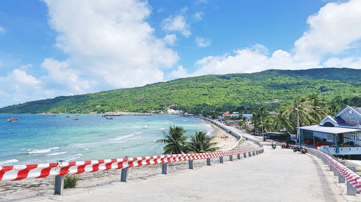 Embark on an adventure amidst the untouched beauty of Nam Du - Hon Son ...
