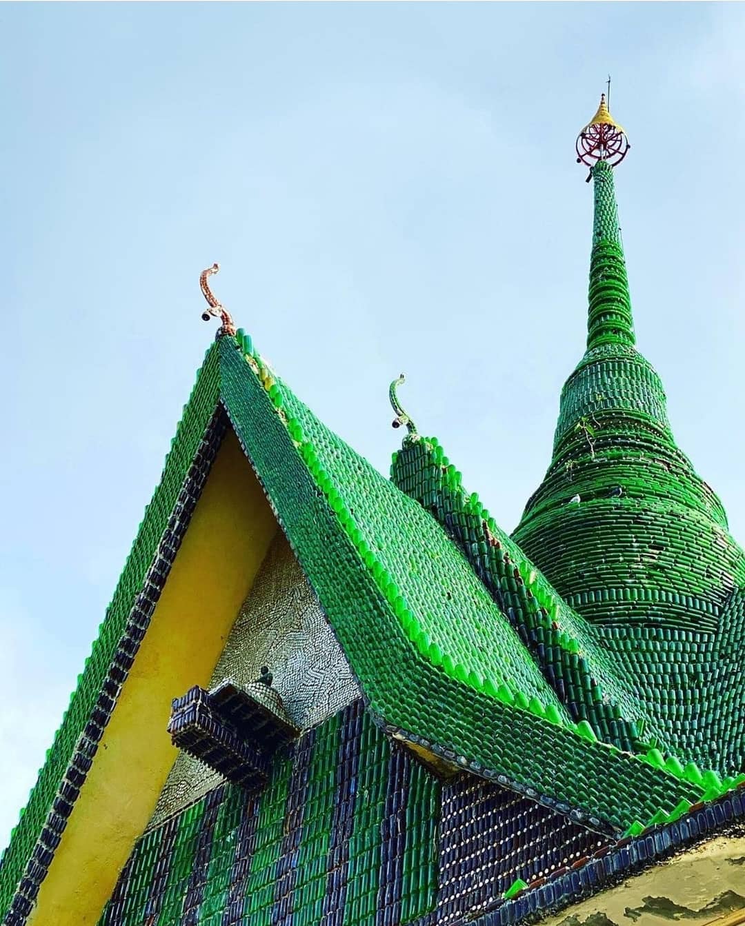 Wat Pa Maha Chedi Kaew - Unique temple crafted from numerous beer bottles - Mytour