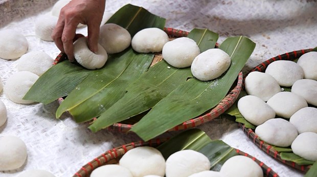 Bac dau cake - The unique 'mold and eat' specialty of the Sán Dìu ...