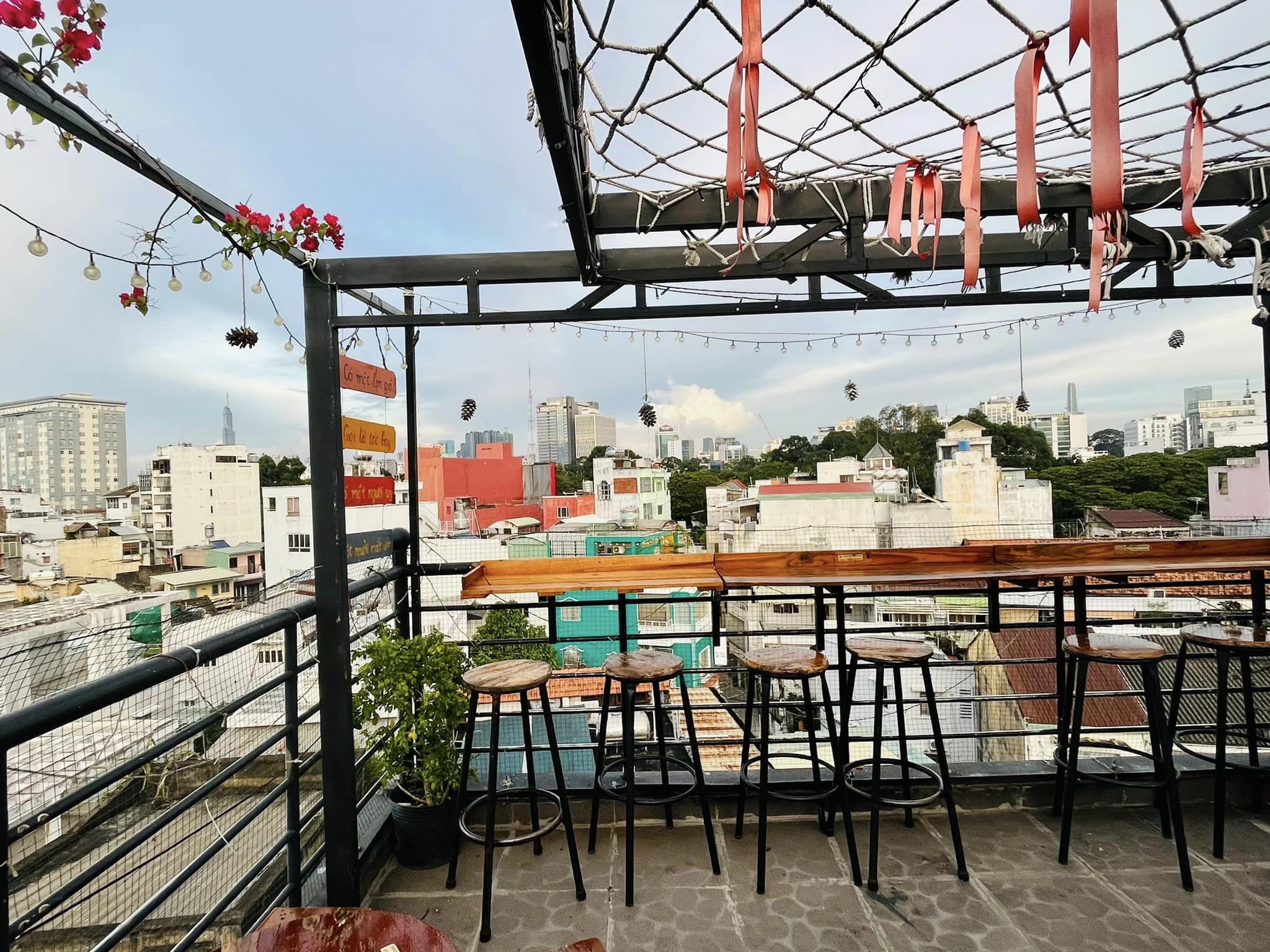 'Chill' at 13 Saigon Rooftop Bars Loved by the Youth - Mytour