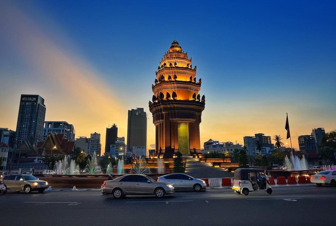 The Independence Monument - A symbol brimming with pride for the ...
