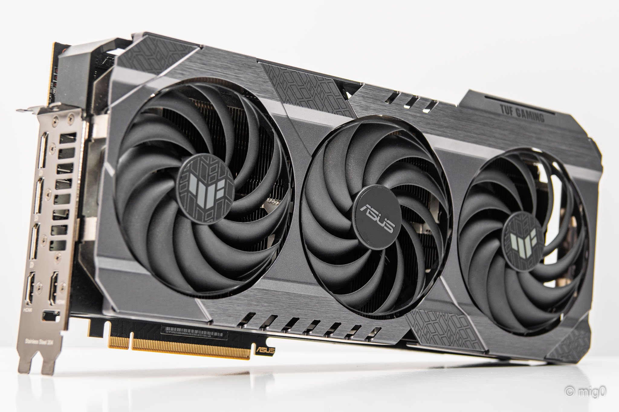 Trên tay ASUS TUF Gaming GeForce RTX 3090 Ti OC Edition 24 GB