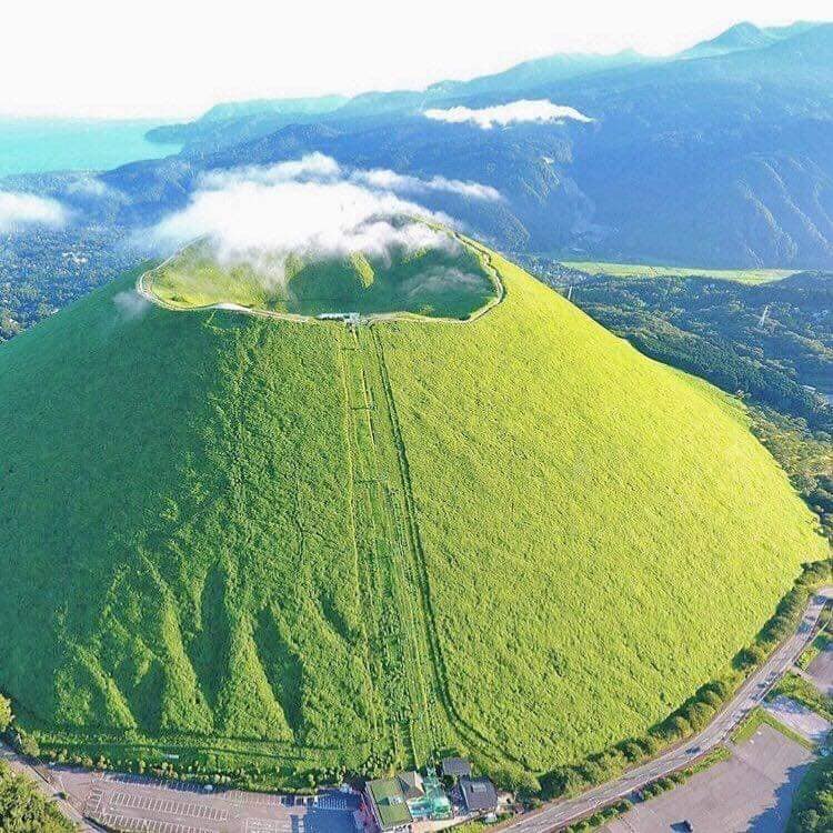 Explore the Enormous Omuro Volcano in Japan - Mytour