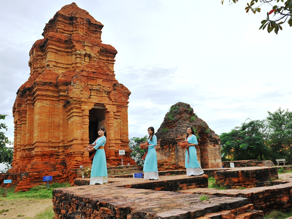 Exploring Phan Thiet - Poshanu Tower: A Testament to Ancient Champa ...