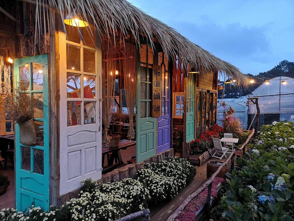 Rubik Light Café, the ultimate romantic café you must visit when in Đà ...