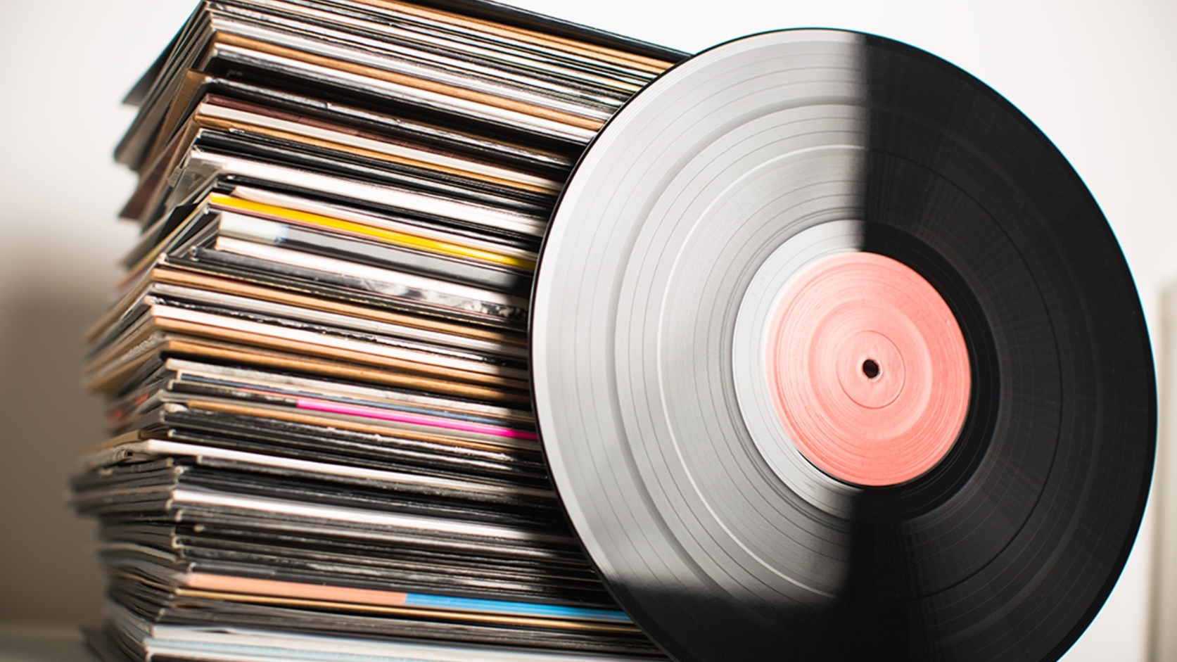 Khám phá về cấu tạo hóa học của đĩa vinyl