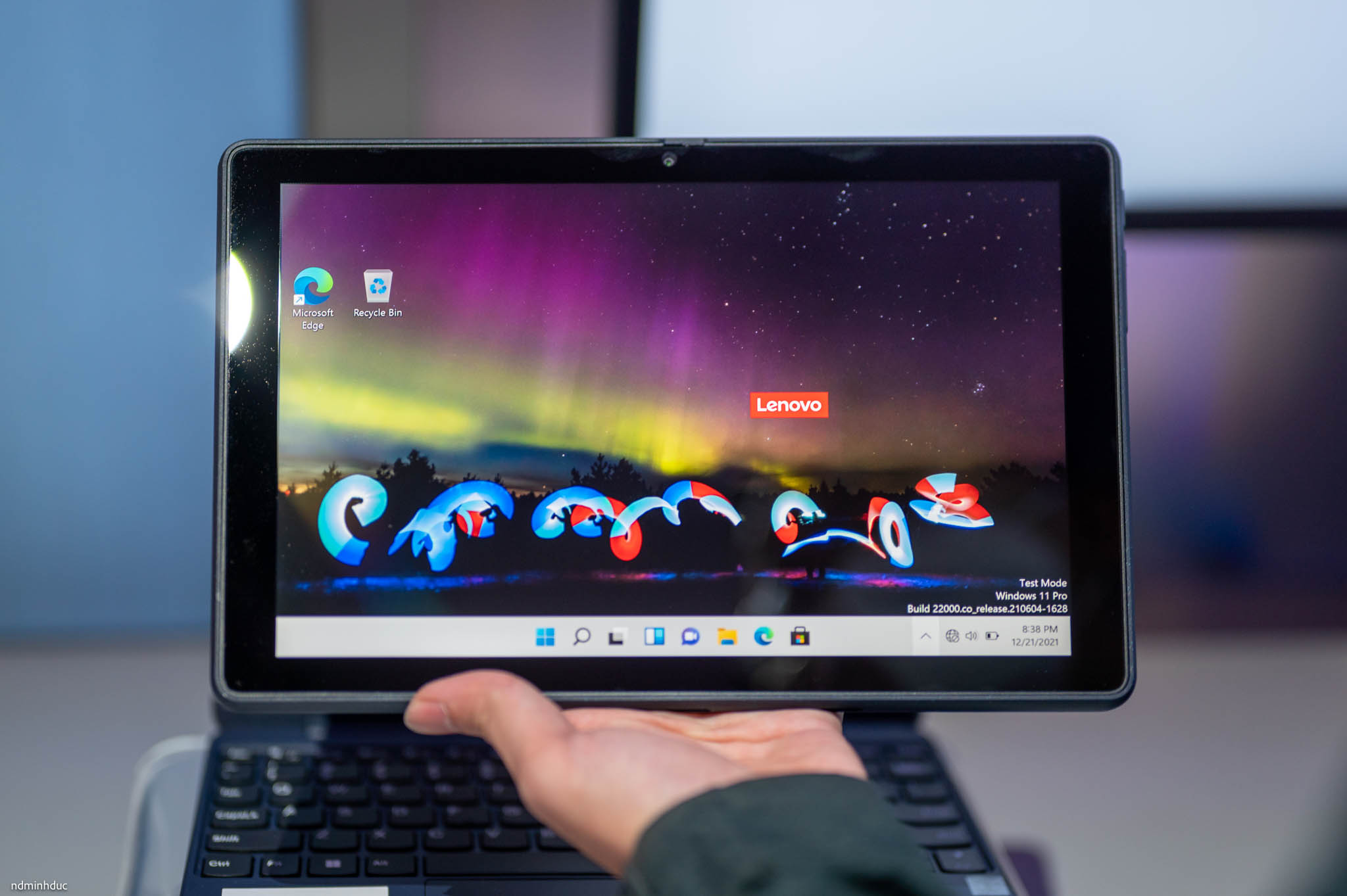 #Sự kiện MWC22: Trải nghiệm Lenovo 10W - Bảng điều khiển chạy hệ điều hành Windows 11, kèm theo ...