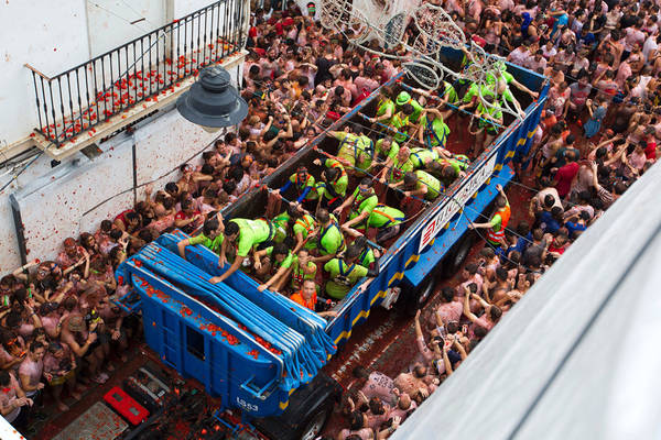 La Tomatina Festival: The World's Largest 'Tomato Battle' - Mytour