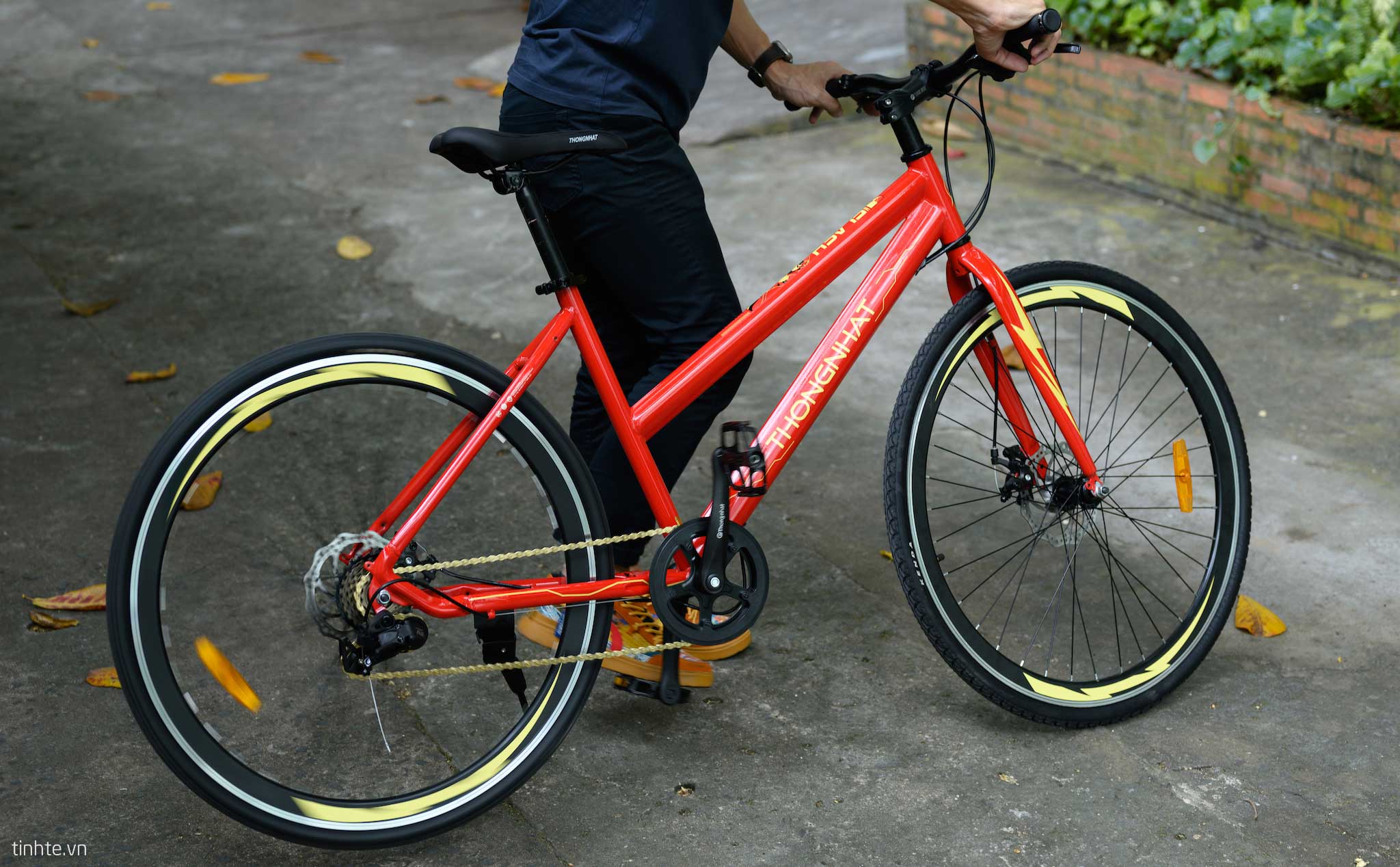 Trên tay chiếc siêu xe đạp Thống Nhất phiên bản đặc biệt - Người Hùng ...