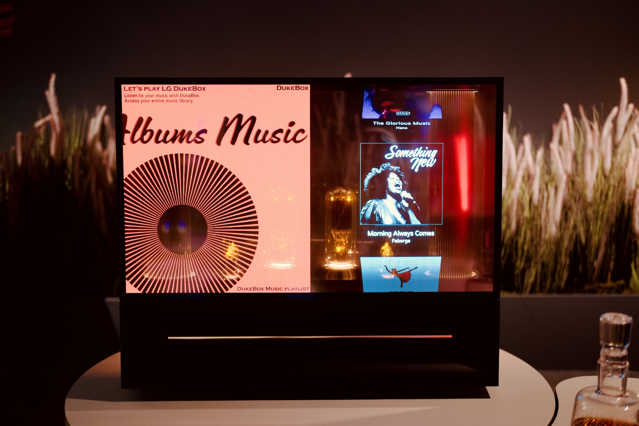 CES24: Khám phá LG DukeBox - Ý tưởng loa phòng khách tích hợp màn hình ...
