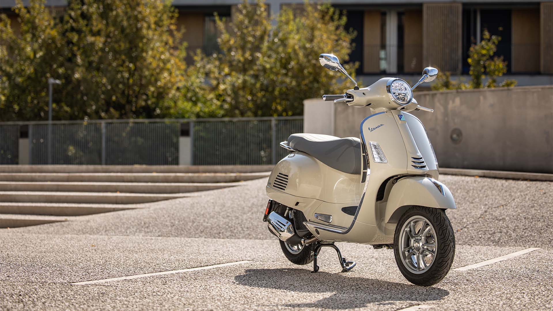 Vespa GTS 150 Classic chính thức ra mắt tại Việt Nam: 2 lựa chọn màu ...