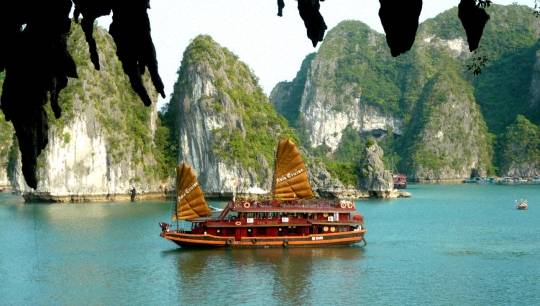 Ha Long Bay Shines Brightly on the World Tourism Map