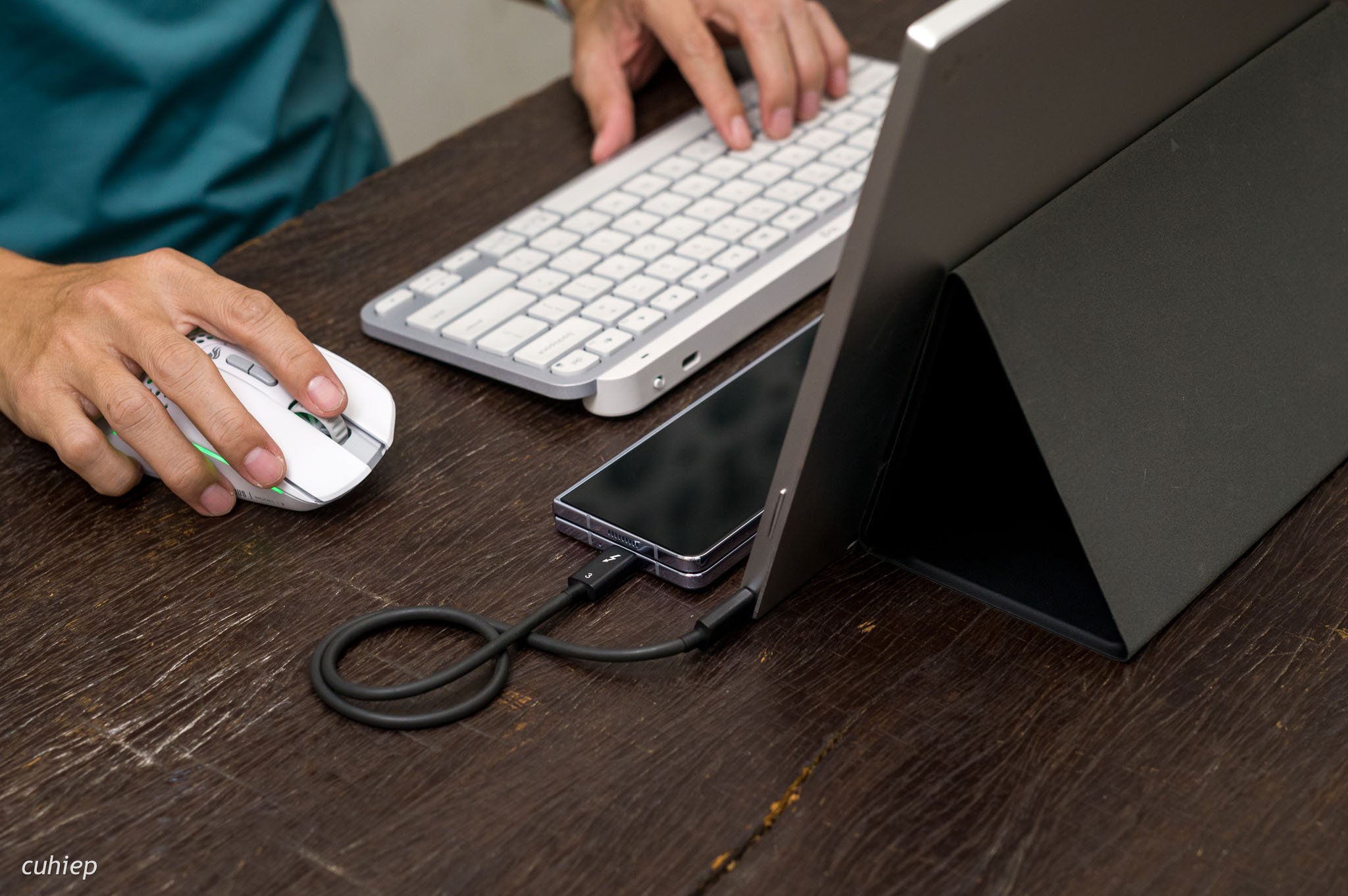 Kết nối LG gram view+ với Z Fold5: Trải nghiệm độ phân giải siêu nét