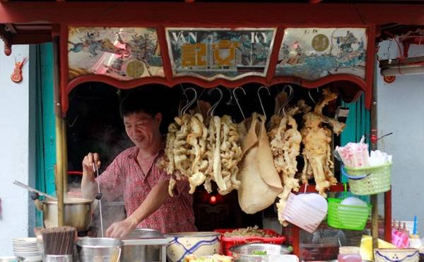 Exploring Saigon's Iconic 60-Year-Old Noodle Stalls