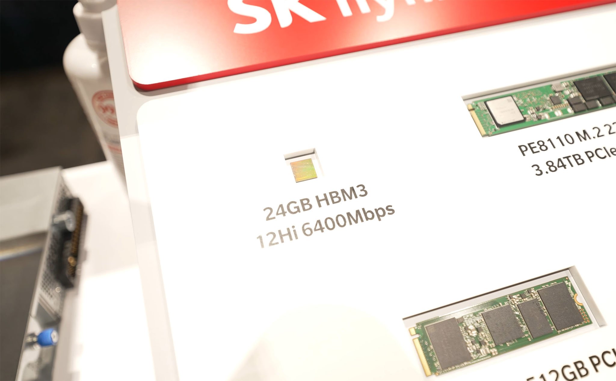 SK hynix đạt thành công trong việc phát triển chip nhớ HBM3 12 tầng đầu tiên