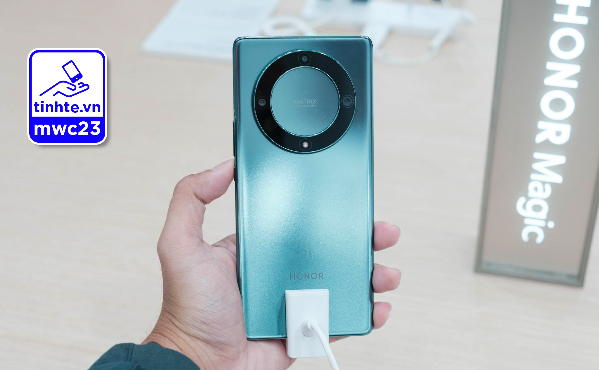 MWC 2023: Trải nghiệm Honor Magic 5 Lite - nhẹ, màn hình OLED 120Hz, giá khoảng 10 triệu đồng