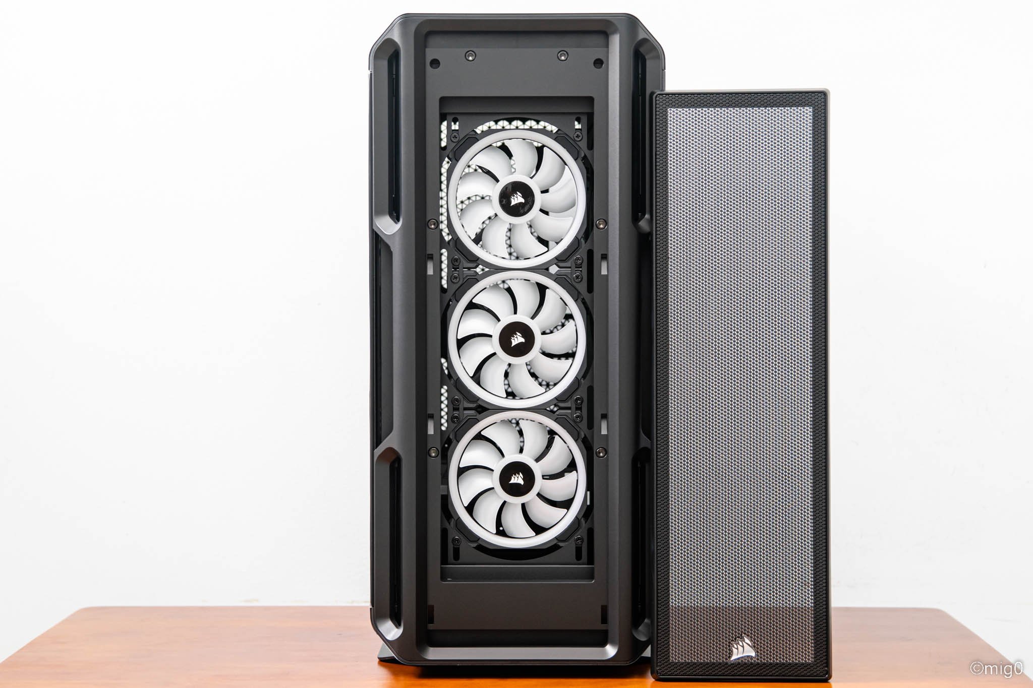 Trải nghiệm Corsair iCUE 5000T RGB - Sự khác biệt của một thùng máy mid ...