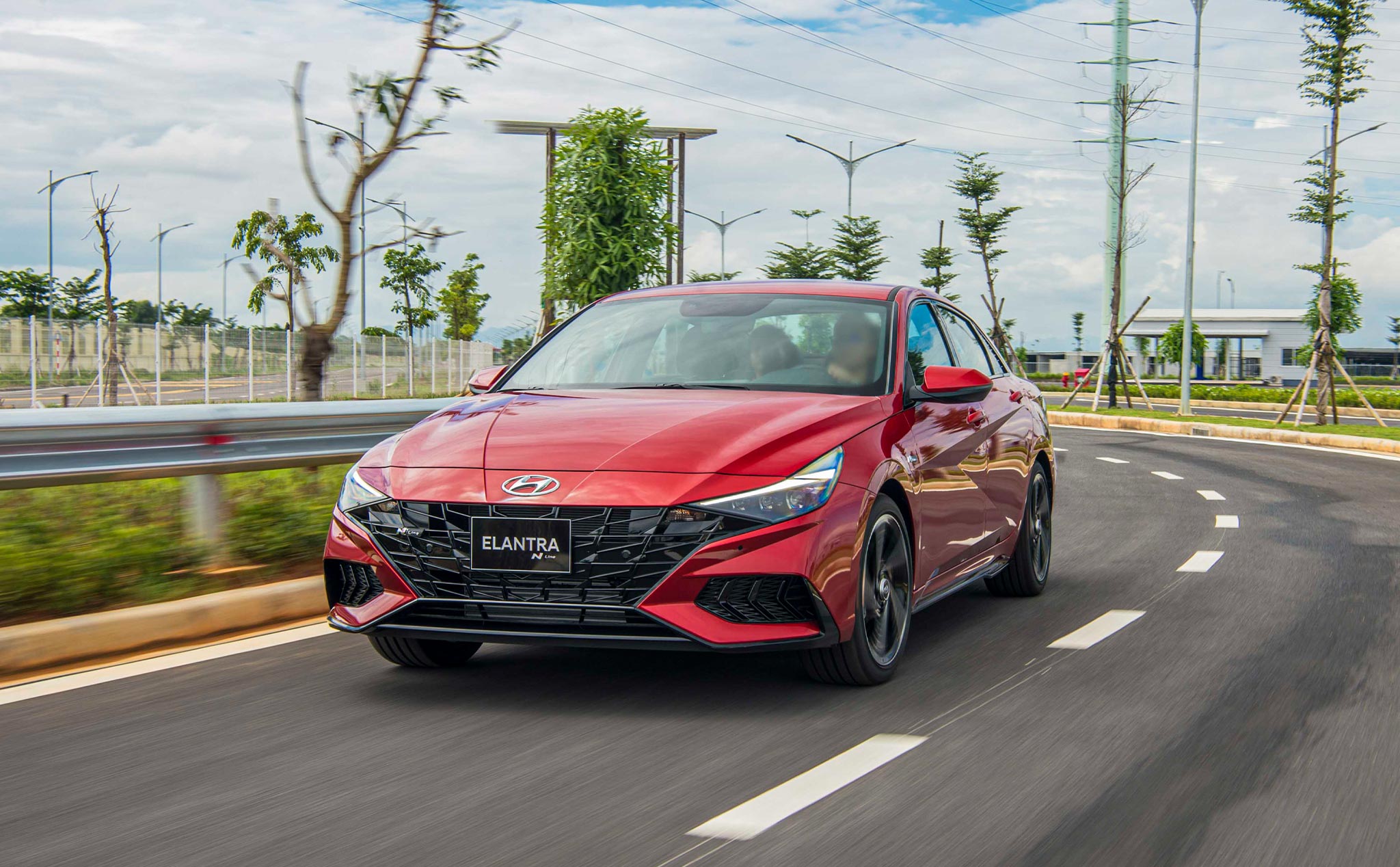 Hyundai Elantra 2022 đã được ra mắt, với mức giá bắt đầu từ 599 triệu đồng