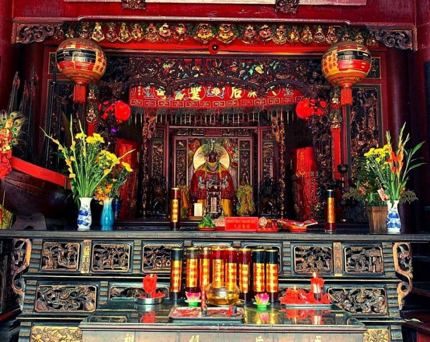 Chua Ba Temple in District 5 - A Blend of Cultural Devotion & Unique ...