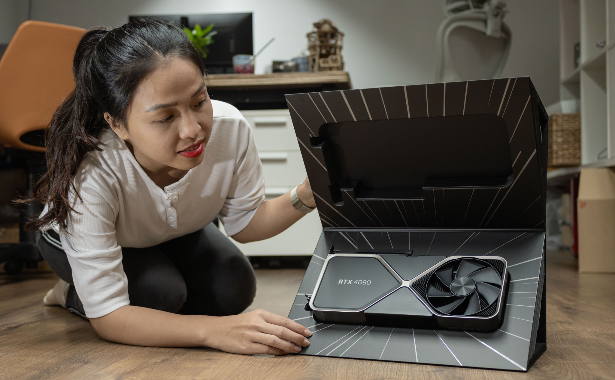 'Mở hộp' Card đồ họa NVIDIA GeForce RTX 4090 Founders Edition đầu tiên ...