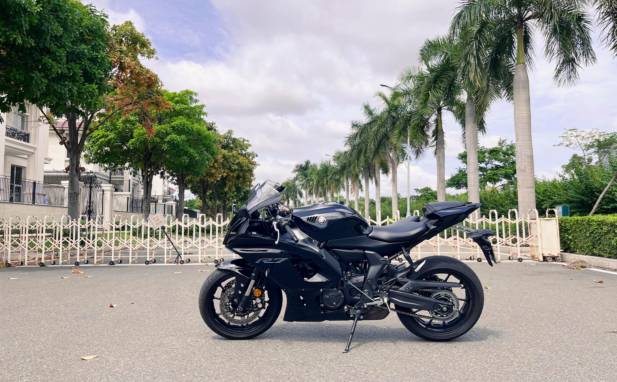Trải nghiệm lái xe Yamaha YZF-R7 trên phố