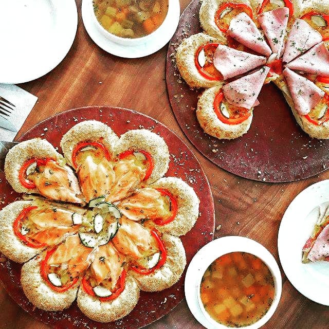 Top 10 Delectable Seafood Pizza Restaurants with Authentic Italian ...