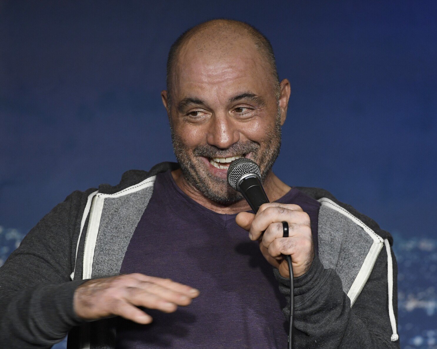 Joe Rogan giải thích và xin lỗi Spotify và các nghệ sĩ