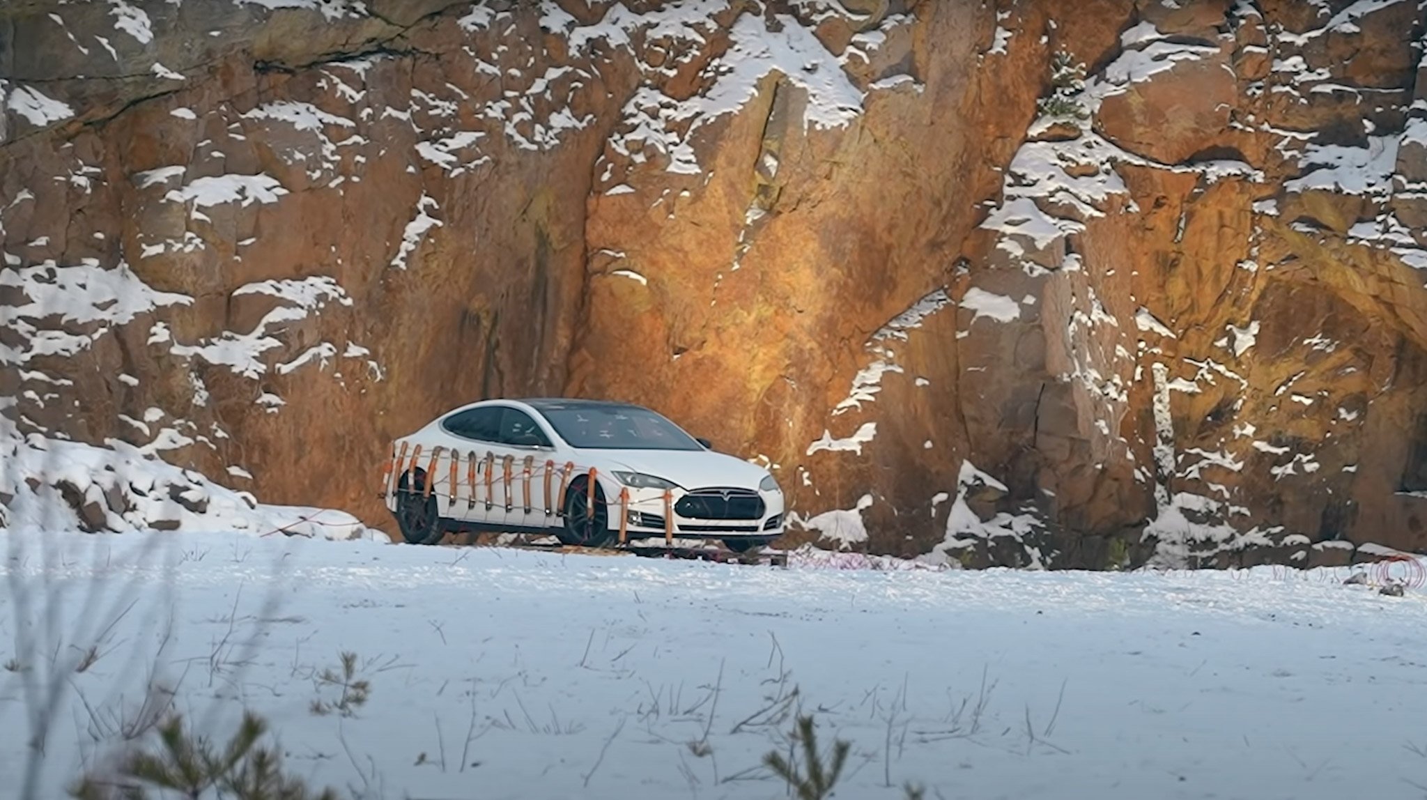 Chủ nhân chiếc Tesla Model S quyết định nổ tung xe sau khi biết chi phí ...