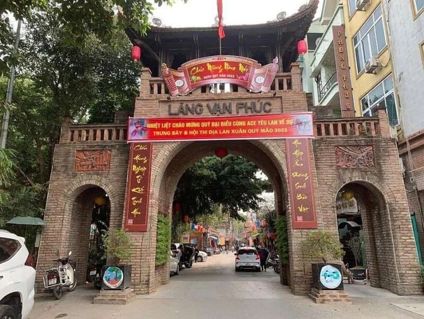 Explore the thousand-year-old history of Vạn Phúc Silk Village