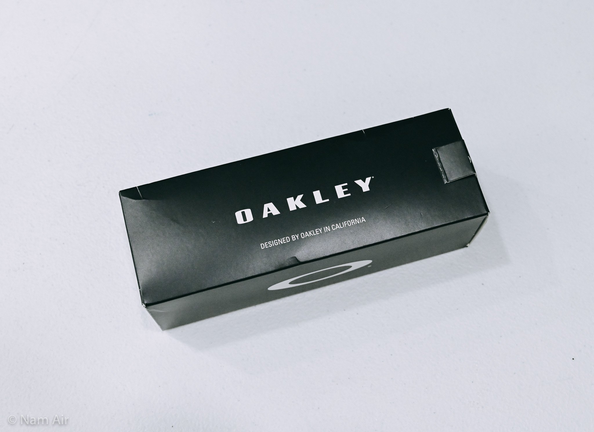 Trải nghiệm cùng gọng kính cận OAKLEY Latch EX: đây là chiếc kính mà ...