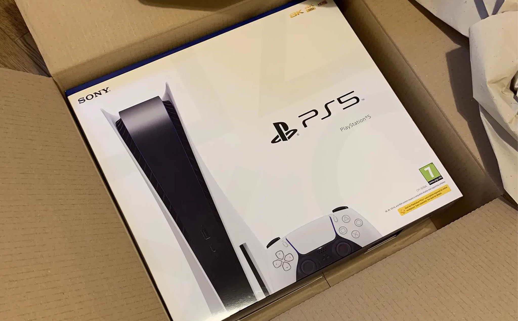 Sony giới thiệu phiên bản mới của PS5: Nhẹ hơn 300g và thay đổi chân đế.