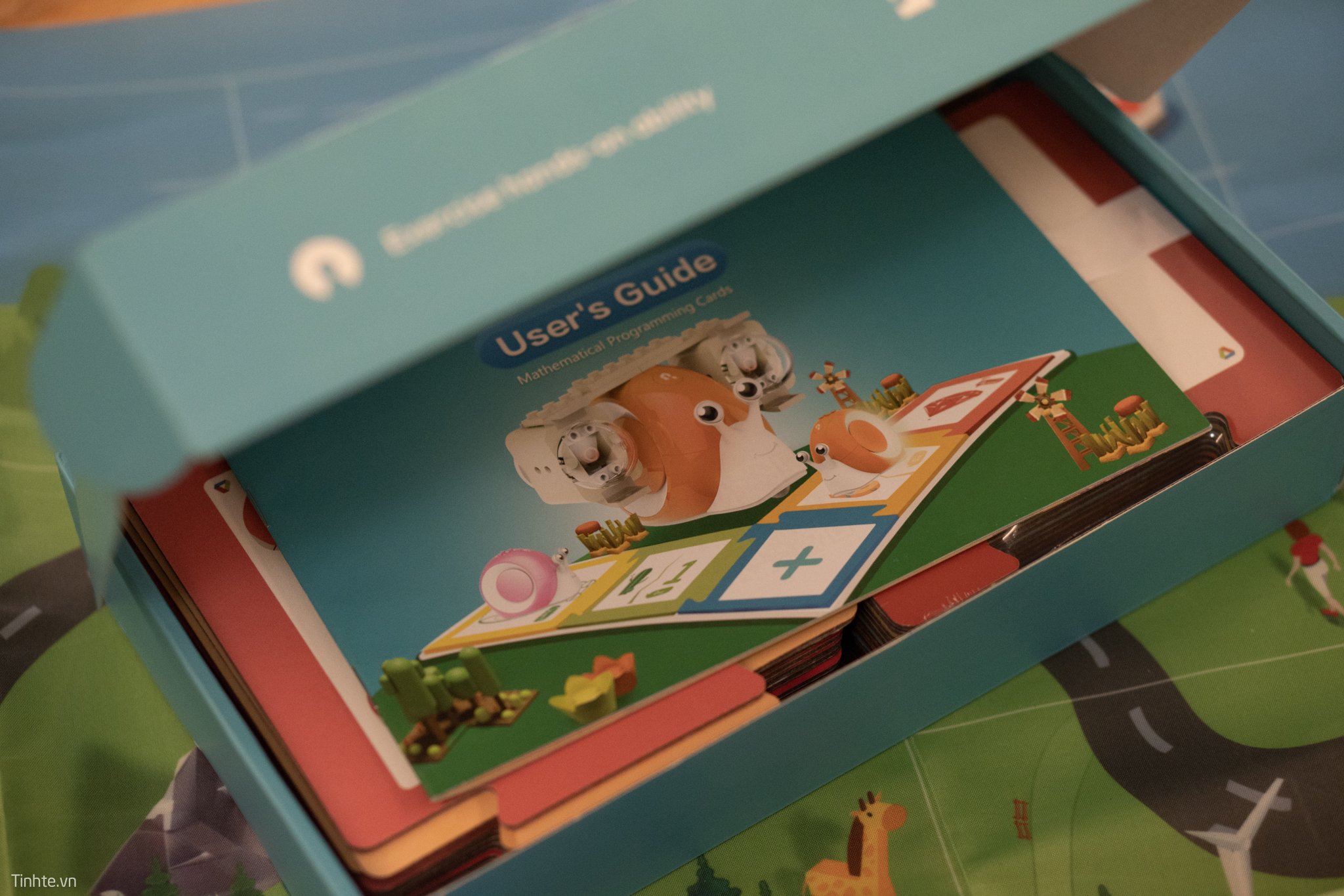 Nhận quà: Robot giáo dục Qobo cho trẻ em - Sự sáng tạo, Màu sắc, Niềm vui