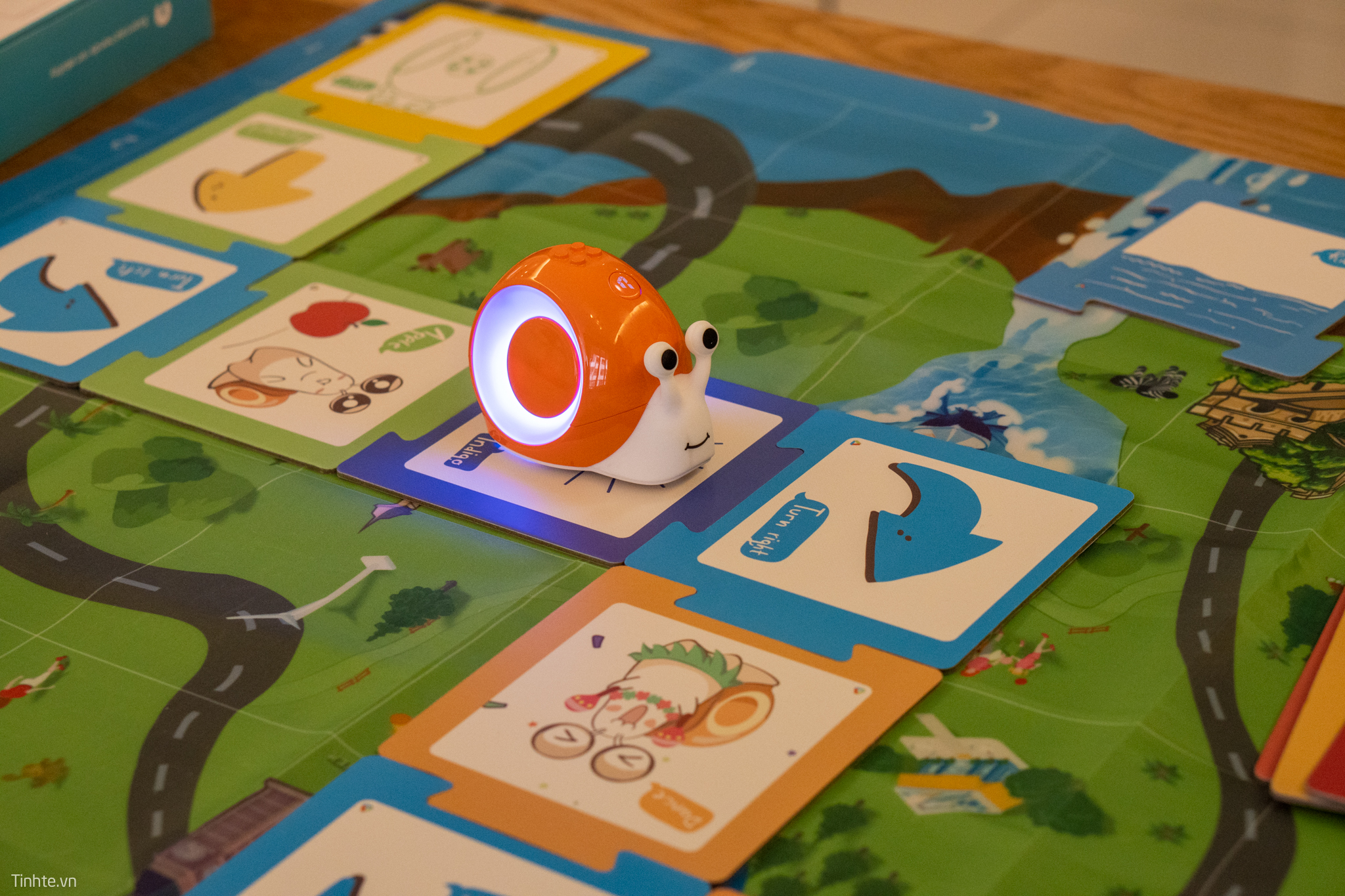 Nhận quà: Robot giáo dục Qobo cho trẻ em - Sự sáng tạo, Màu sắc, Niềm vui