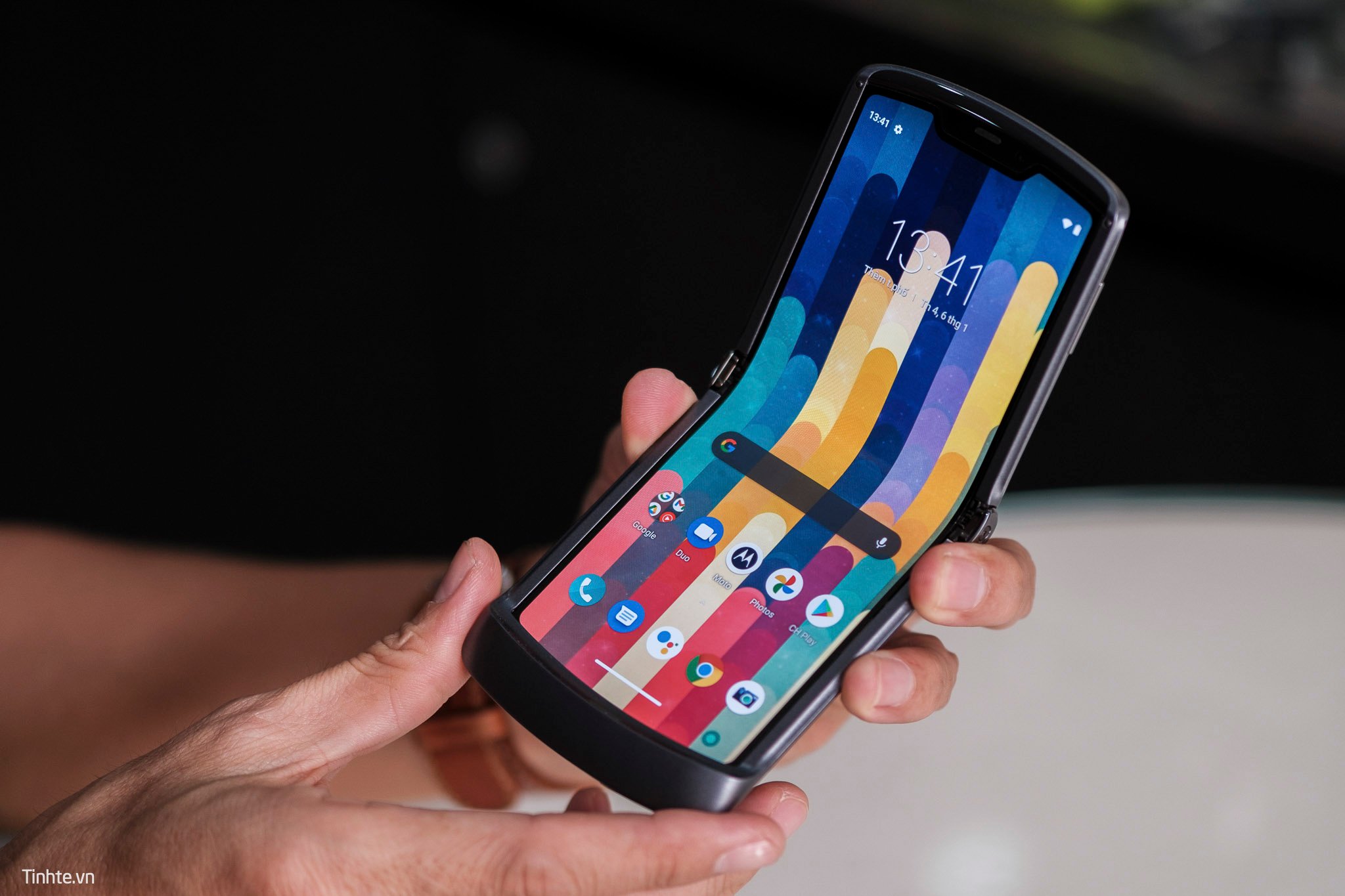 Trên tay Motorola Razr 2020: Sự Tinh Tế và Độc Đáo