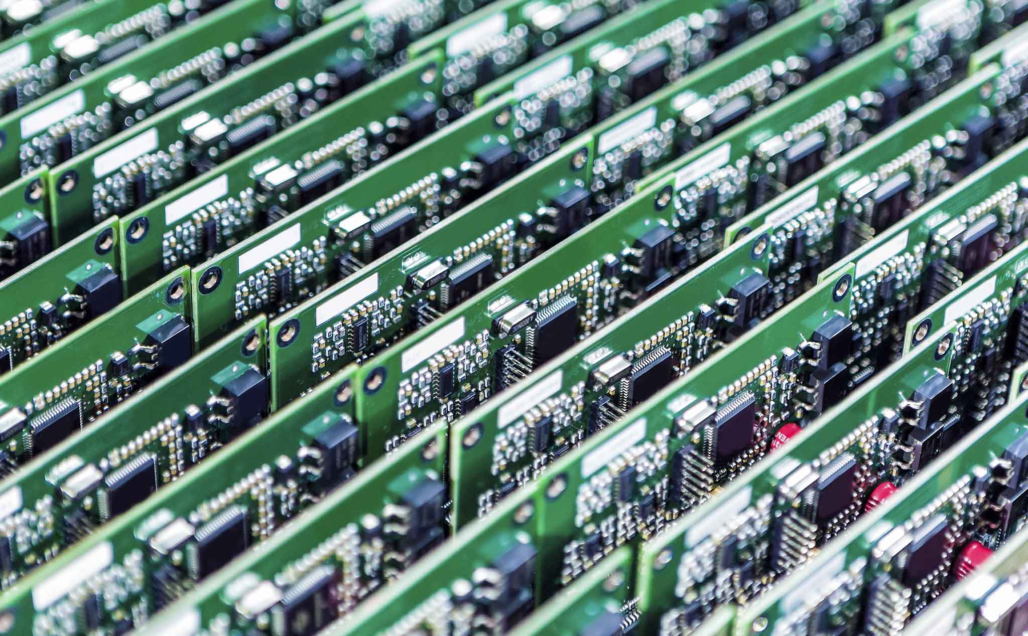 Tại sao PCB thường được làm màu xanh lá cây?