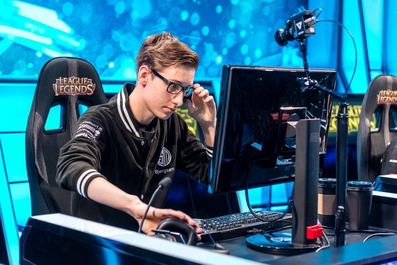 Top 10 Most Handsome League of Legends Pro Players Worldwide in 2017 ...