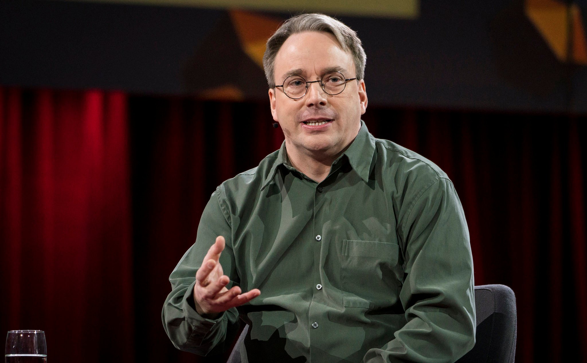 Khám phá cấu hình máy tính mới của cha đẻ Linux: Chuyển đổi đình đám từ ...