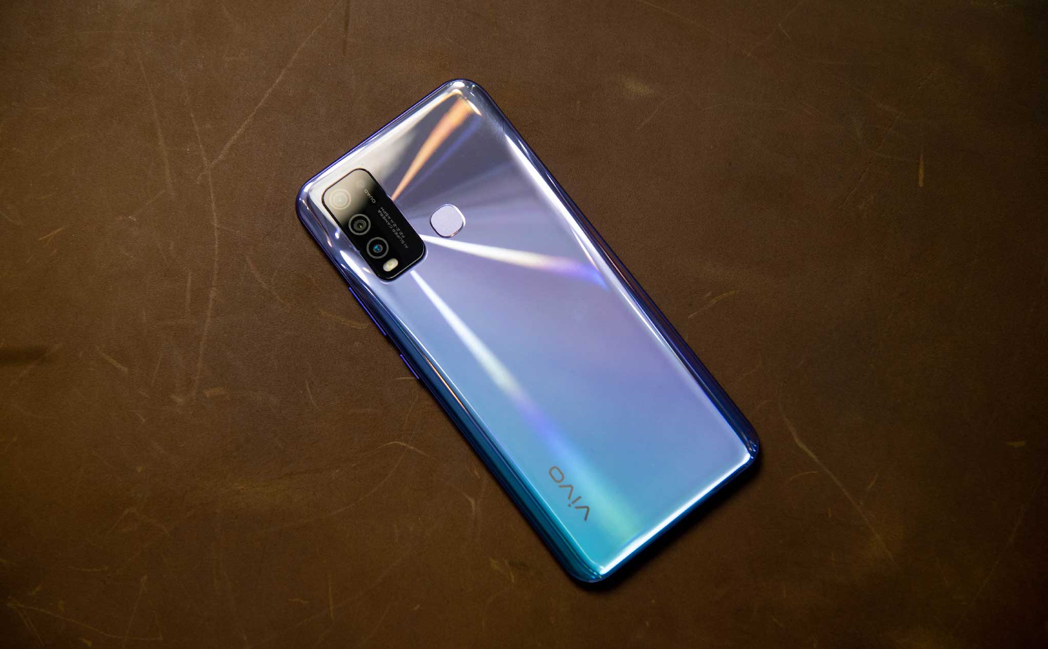 Những điểm đáng chú ý trên chiếc điện thoại vivo Y50