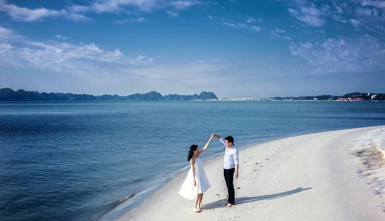 Discover the Top 7 Most Beautiful Beaches in Halong Bay - Mytour.vn