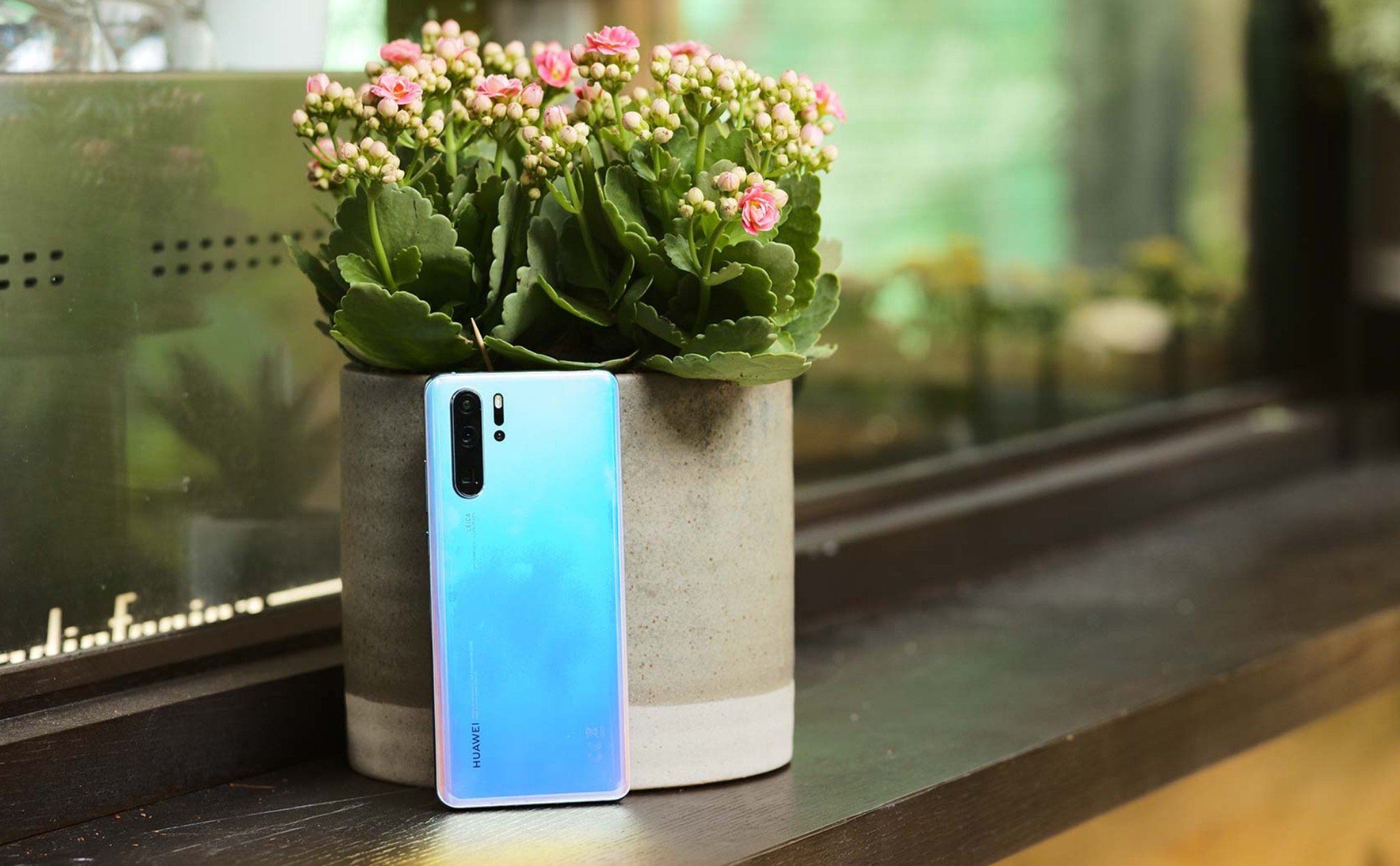 Vì bị cấm vận, Huawei dự kiến sẽ giảm doanh số smartphone sau gần một ...