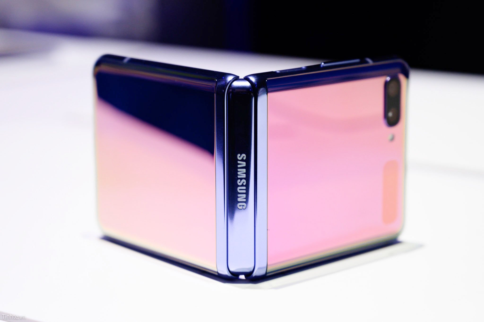 Những điều nổi bật cần biết về Galaxy Z Flip