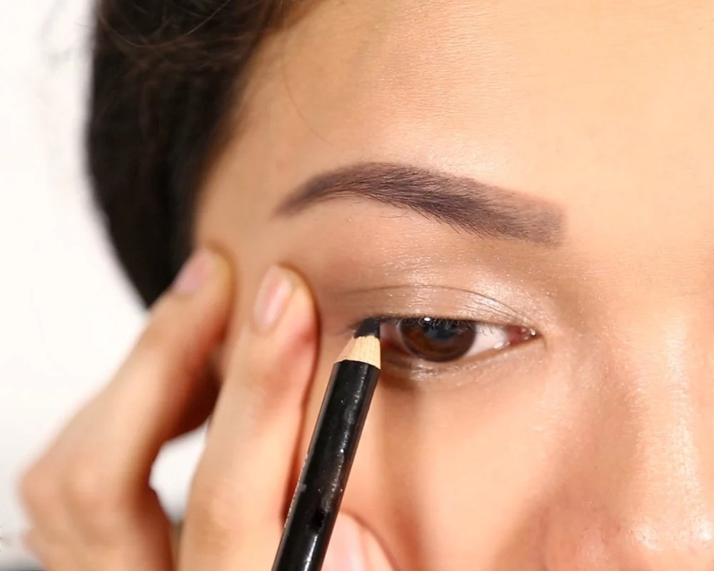 9 Basic, Natural, Simple Ways to Apply Eyeliner for Beginners | Mytour