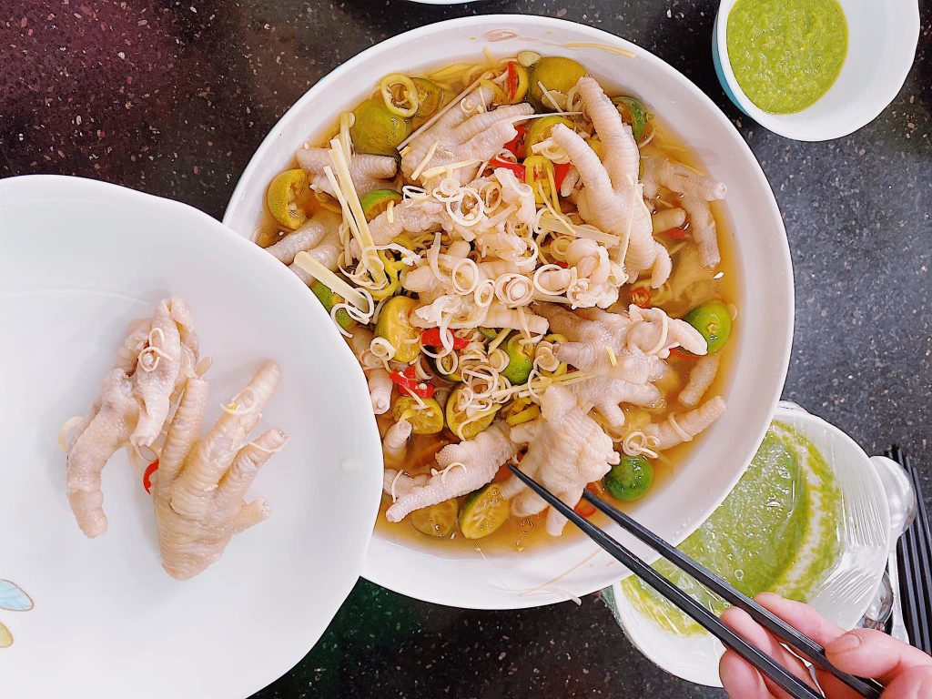 Techniques for deboning chicken feet and delicious dishes made from ...