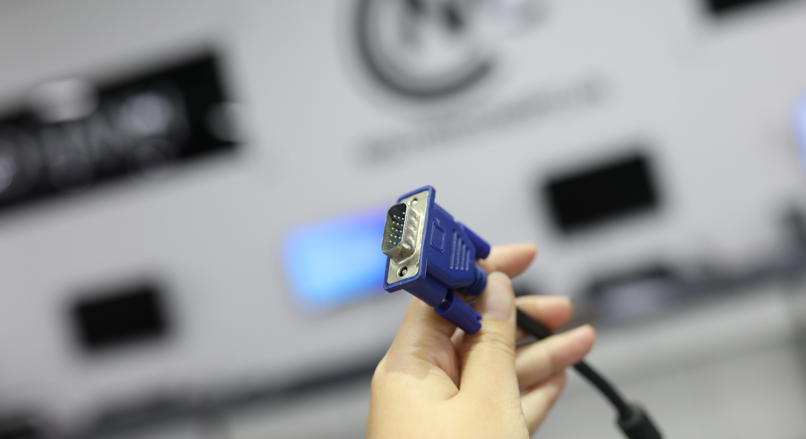 Understanding VGA and HDMI Differences | Mytour