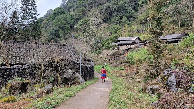 Làng Sảo Há – “Thị trấn ám ảnh” ẩn hiện giữa vùng núi cao Hà Giang