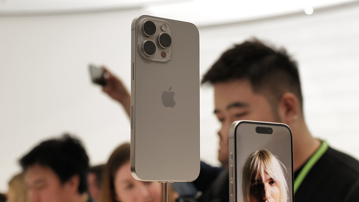 Apple explains the reason behind the 5x optical zoom limitation on the ...