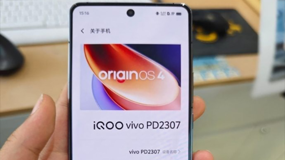 Surprising Leak: Real Hands-on Photos of the Upcoming vivo iQOO 12 ...