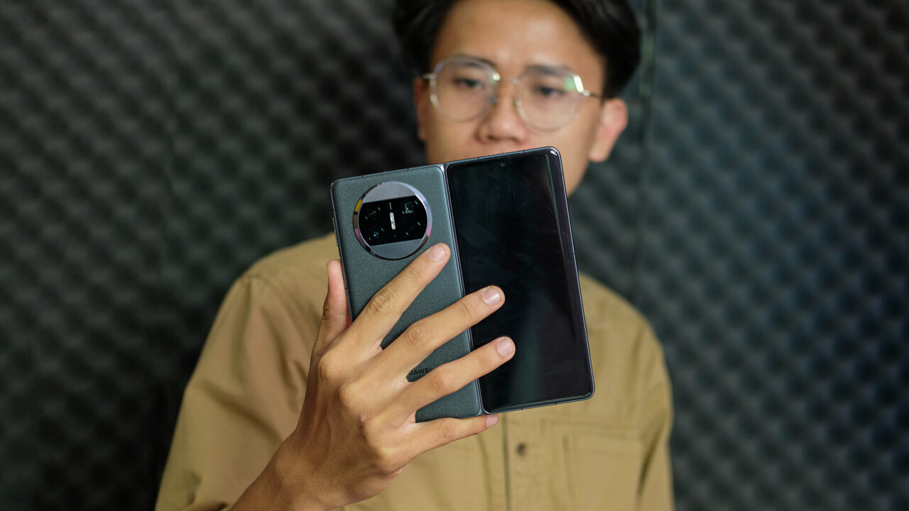 Hands-on with Huawei Mate X3 in Vietnam: Unbelievably Thin Folding ...